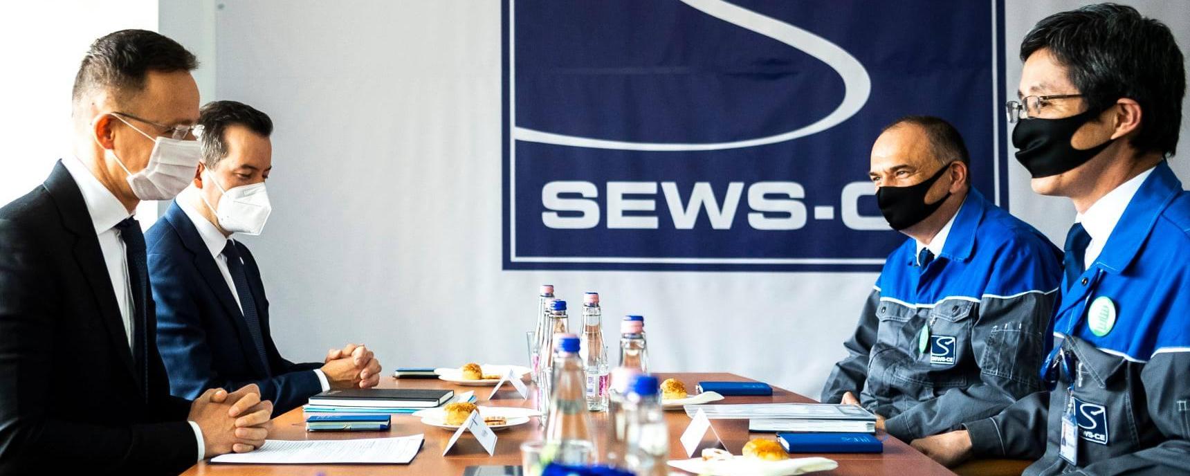 960 milliós támogatásból 561 munkahelyet őriz meg a móri SEWS Komponens ...