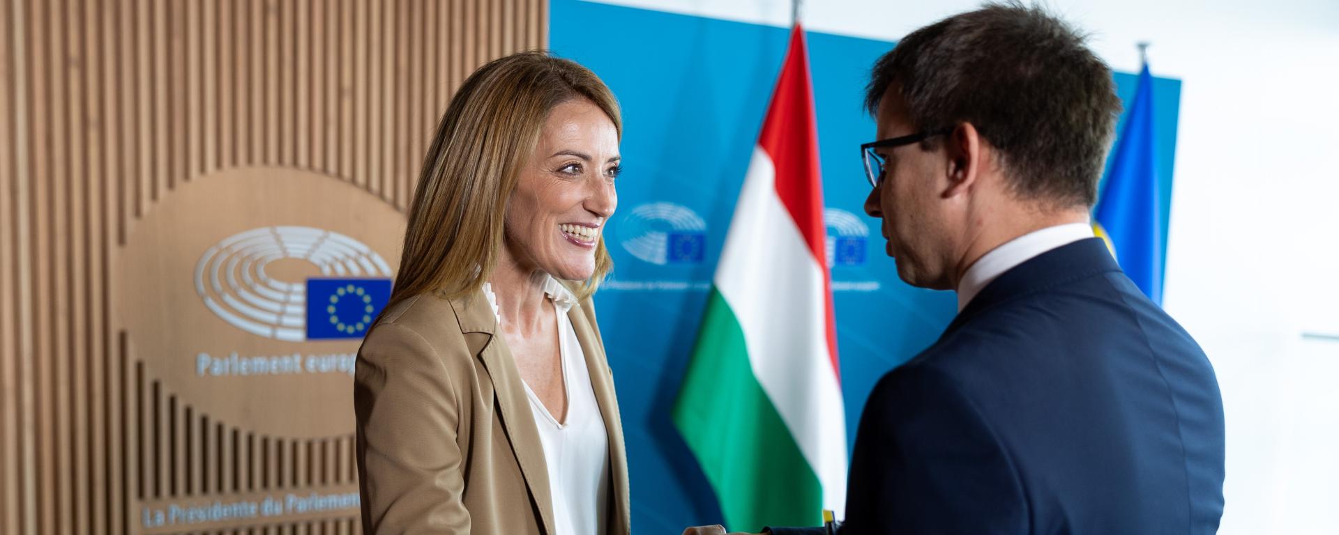 Magyarország a soros elnökség során konstruktív együttműködésre ...